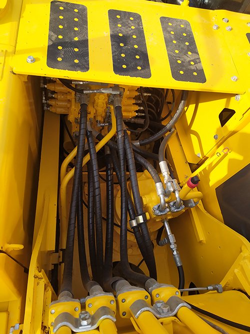 USED KOMATSU PC200 EXCAVATOR - interline-trucks.com